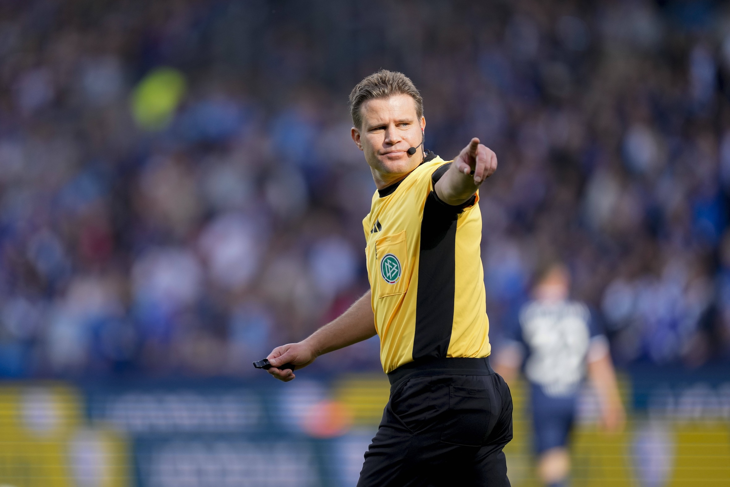 Über HSV-Skandalspiel: Darum will Star-Schiri Brych mit Hoyzer sprechen